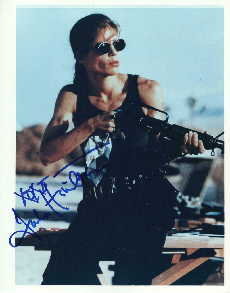 LINDA HAMILTON SIGNED AUTOGRAPH 8X10 PHOTO - SEXY SARAH CONNOR W/ GUN ...
