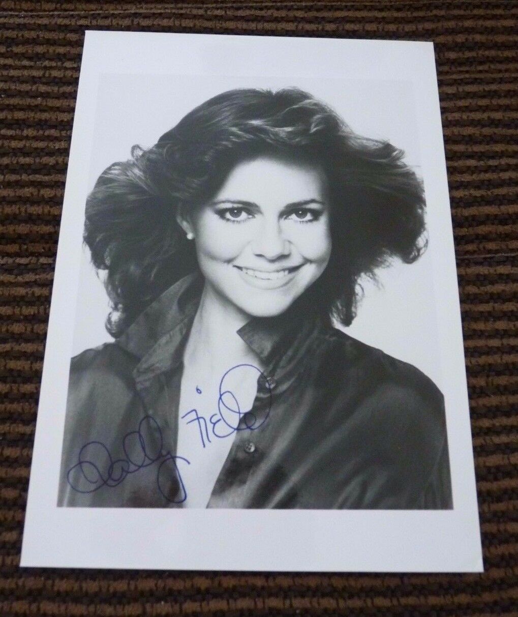 Sally Field 5x7 Fan Club Photo B&W PRINTED SIGNATURE | Autographia