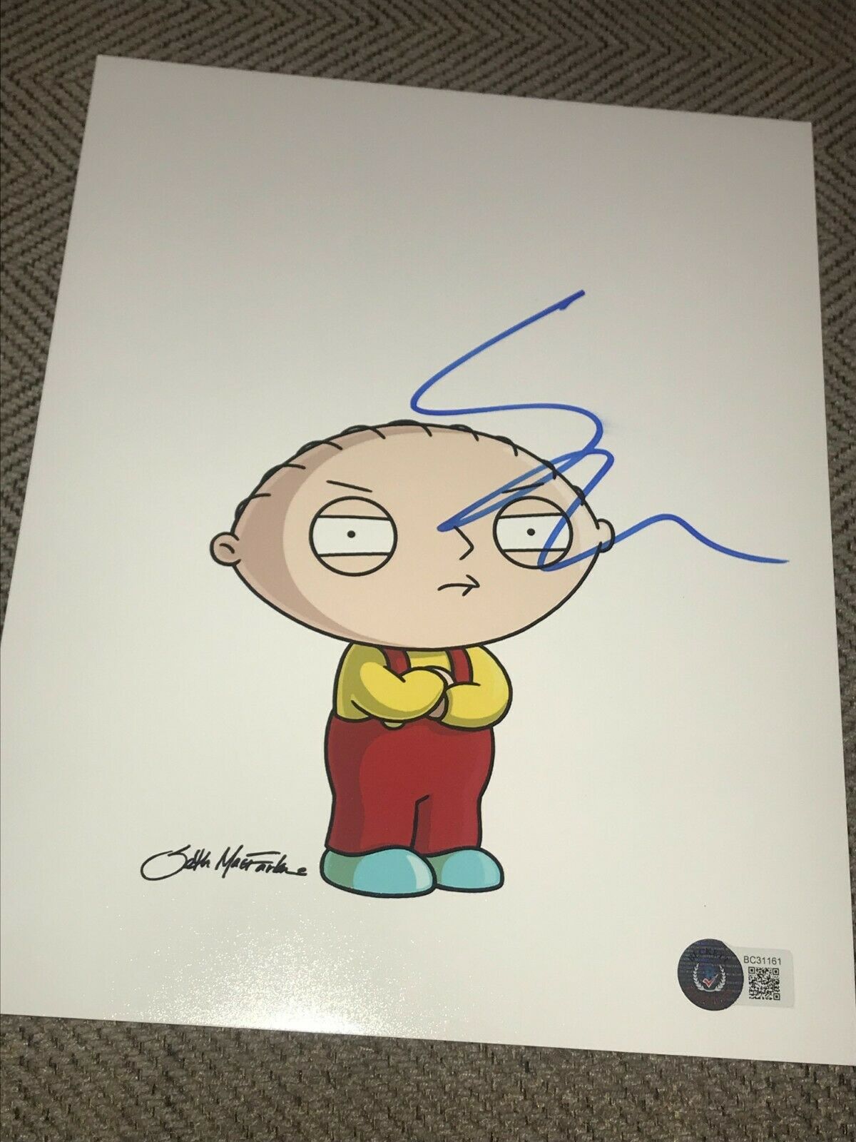 SETH MACFARLANE SIGNED AUTOGRAPH 8x10 PHOTO FAMILY GUY STEWIE BECKETT ...