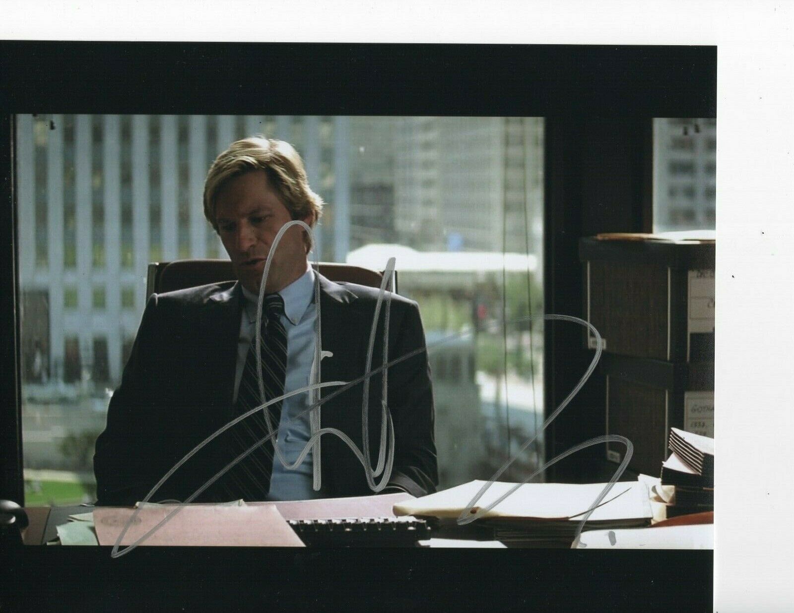 THE DARK KNIGHT AARON ECKHART SIGNED 8X10 | Autographia