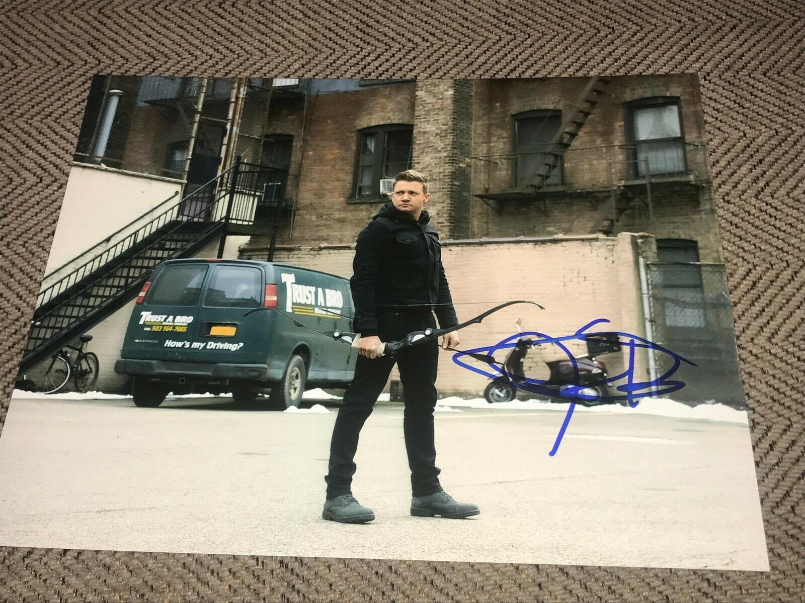 JEREMY RENNER SIGNED AUTOGRAPH 8x10 PHOTO HAWKEYE AVENGERS MARVEL ...