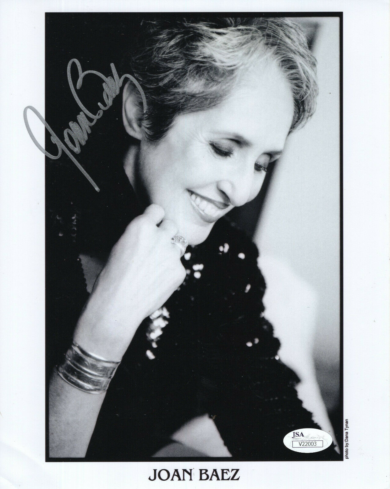 JOAN BAEZ HAND SIGNED 8x10 PHOTO GREAT POSE LEGENDARY FOLK SINGER JSA ...