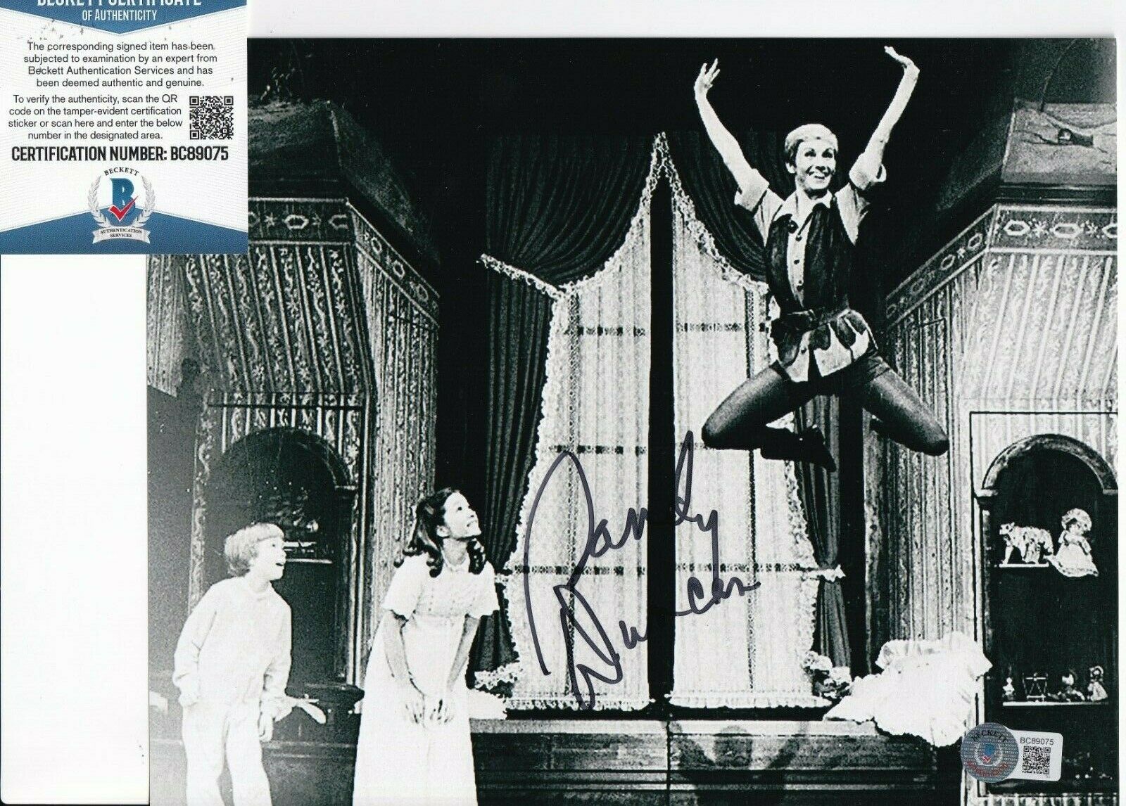 SANDY DUNCAN signed (PETER PAN) autographed 8X10 photo BECKETT BAS ...