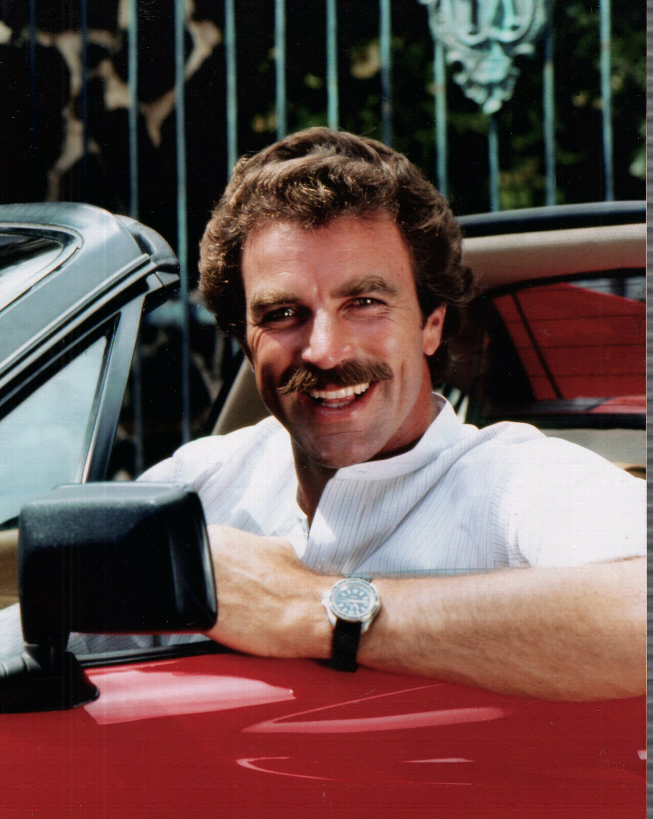 TOM SELLECK UNSIGNED 8x10 COLOR PHOTO HANDSOME+SEXY ACTOR MAGNUM P.I ...