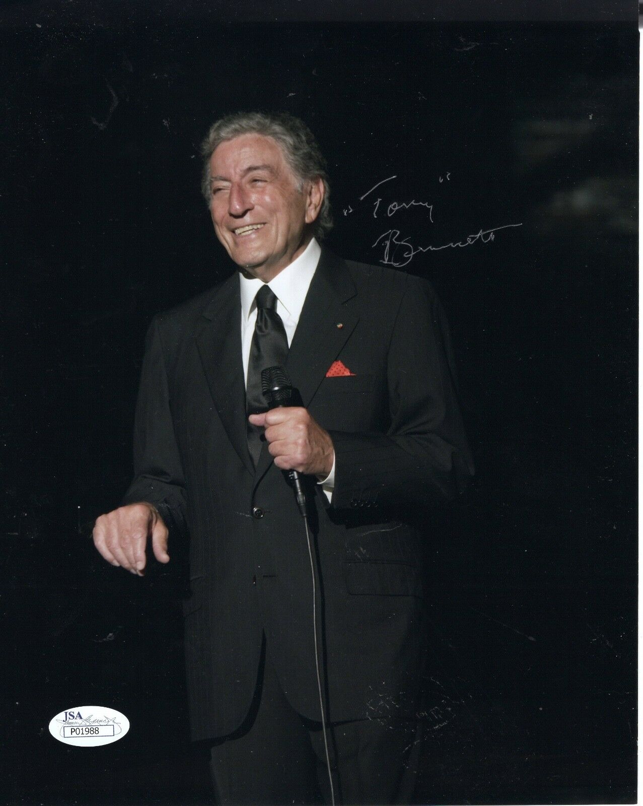 TONY BENNETT HAND SIGNED 8x10 COLOR PHOTO AWESOME POSE ON STAGE JSA ...