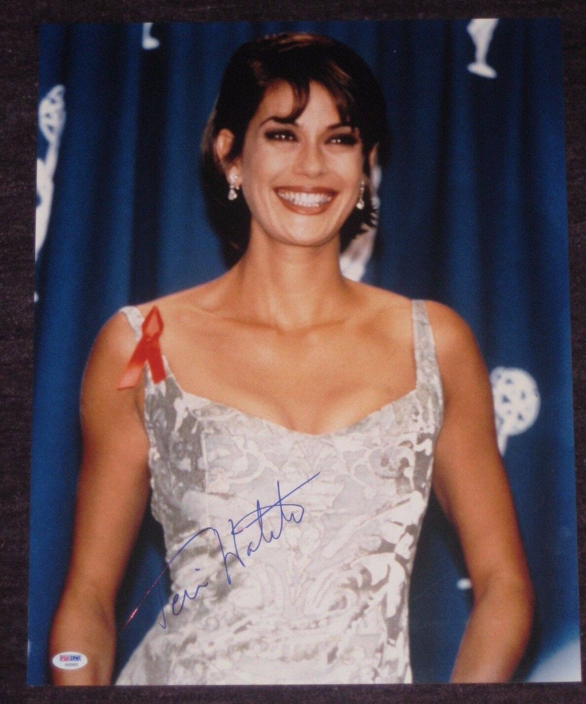 TERI HATCHER Signed EMMYS 16 x 20 PHOTO with PSA COA | Autographia