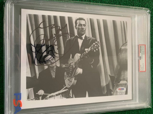 CHUCK BERRY HAND SIGNED 8x10 PHOTO AMAZING+RARE YOUNG POSE PSA SLABBED ...