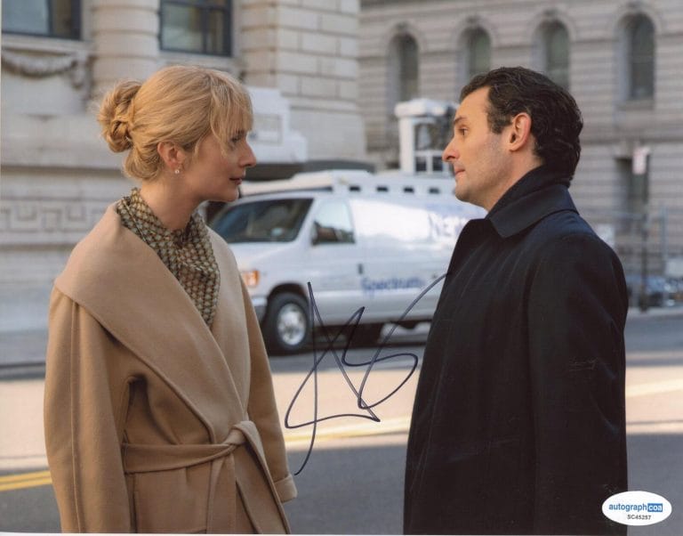 ARIAN MOAYED SIGNED INVENTING ANNA 8X10 PHOTO 2 ACOA Opens in a new ...