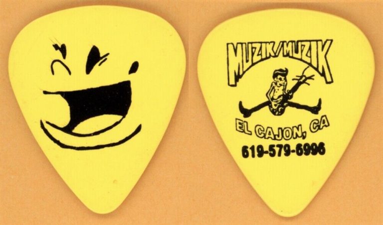 Green Day Billie Joe Armstrong Yellow Face Guitar Pick - 1994 DOOKIE ...