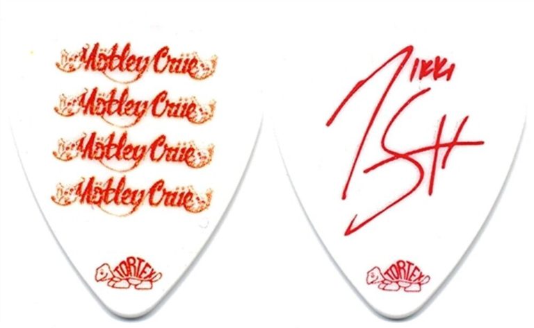Motley Crue 2009 concert tour Nikki Sixx signature imprint stage Guitar ...
