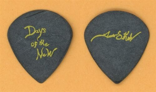 Days Of The New Travis Meeks Vintage Guitar Pick - 1999 Tour | Autographia