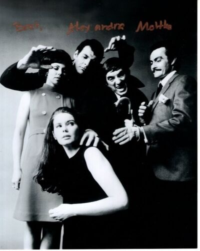 ALEXANDRA MOLTKE ISLES signed 8x10 DARK SHADOWS VICTORIA WINTERS photo ...