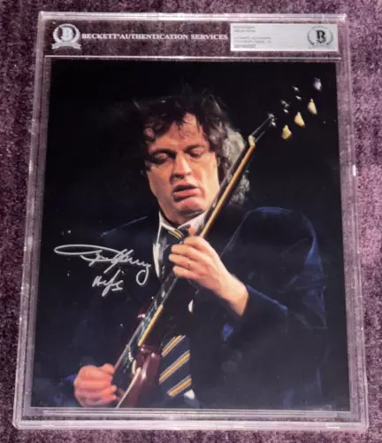 ANGUS YOUNG Signed 8 X 10 AC/DC PHOTO BAS Beckett Auth & Encapsulated ...