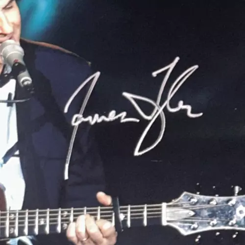 JAMES TAYLOR Signed 11x14 PHOTO Beckett Authenticated (BAS) | Autographia
