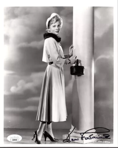 JOAN FONTAINE HAND SIGNED 8x10 PHOTO OSCAR WINNING ACTRESS JSA | Autographia
