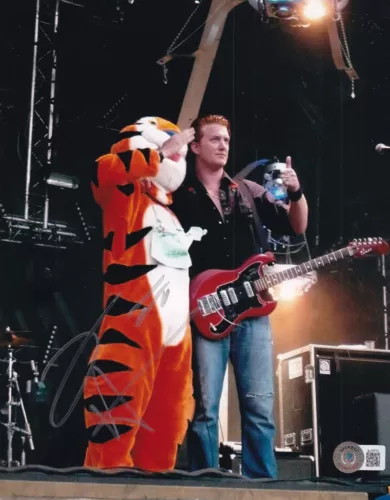 JOSH HOMME signed (QUEENS OF THE STONE AGE) Music 8X10 photo BECKETT ...
