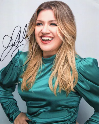 KELLY CLARKSON HAND SIGNED 8x10 PHOTO+COA GORGEOUS SINGER AMAZING POSE ...