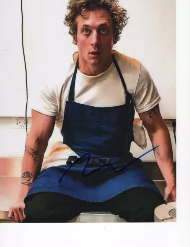 THE BEAR JEREMY ALLEN WHITE BLUE APRON SIGNED 8X10 | Autographia