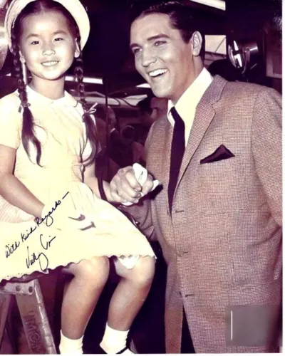 VICKY TIU signed 8x10 IT HAPPENED AT THE WORLD'S FAIR w/ ELVIS PRESLEY ...