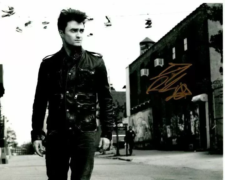 DANIEL RADCLIFFE Signed Photo w/ Hologram COA | Autographia