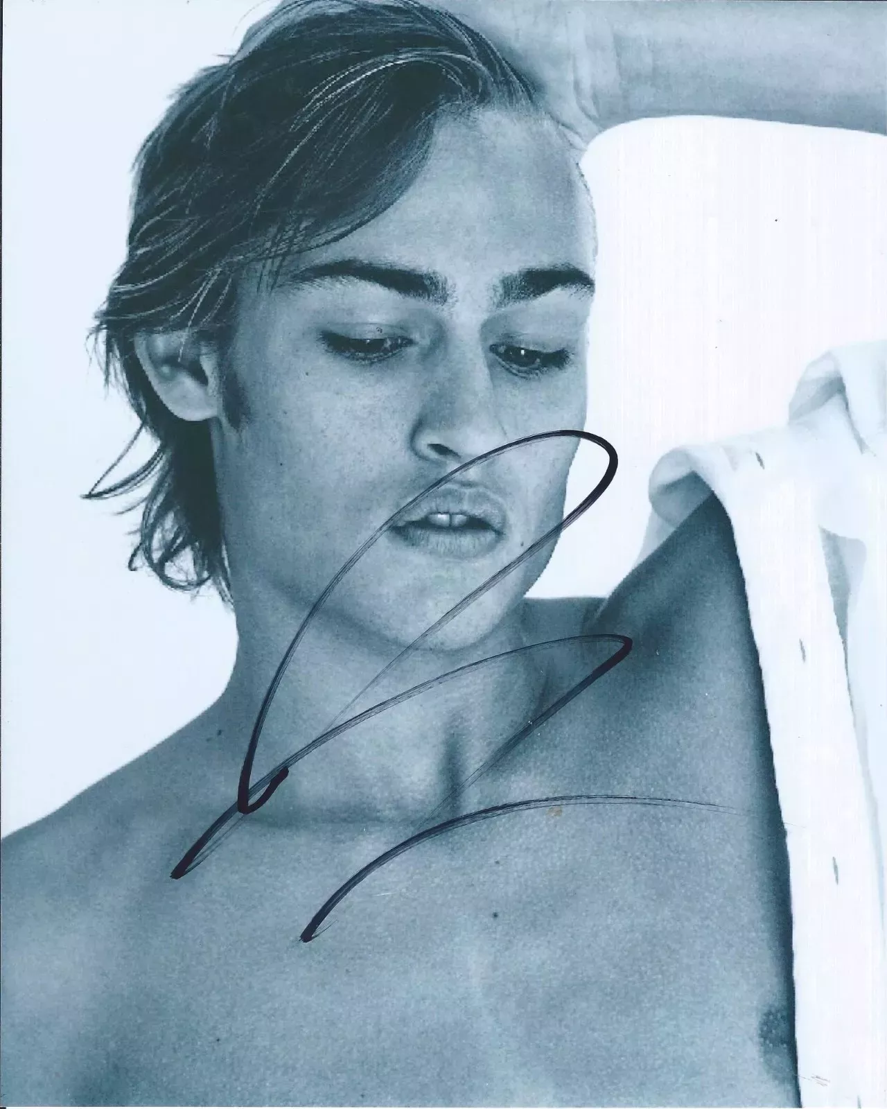 Douglas Booth Signed Autographed 8x10 Photo Noah Romeo and Juliet Shirtless B | Autographia