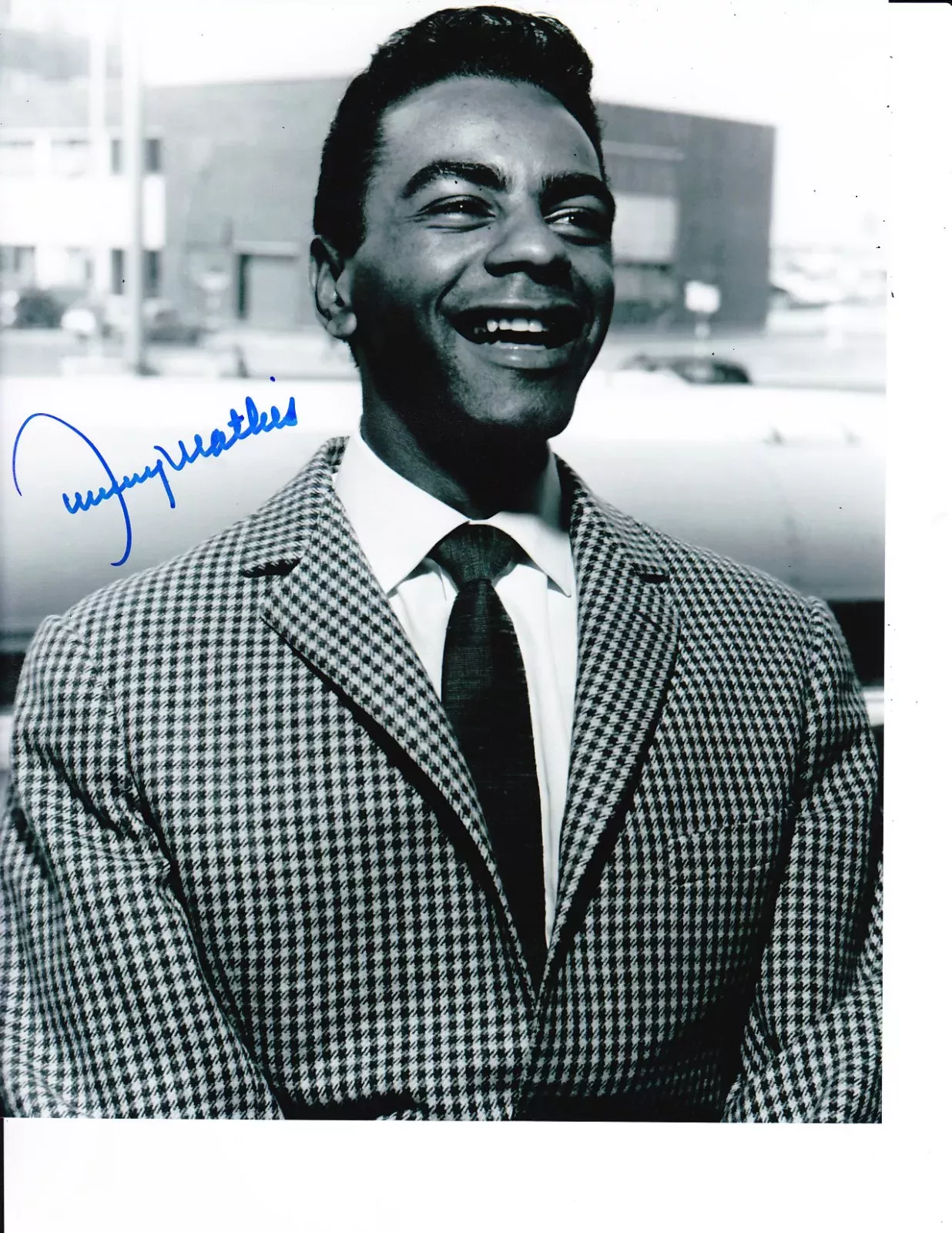 JOHNNY MATHIS SIGNED BLACK AND WHITE 8X10 CHRISTMAS LEGEND Collectible ...