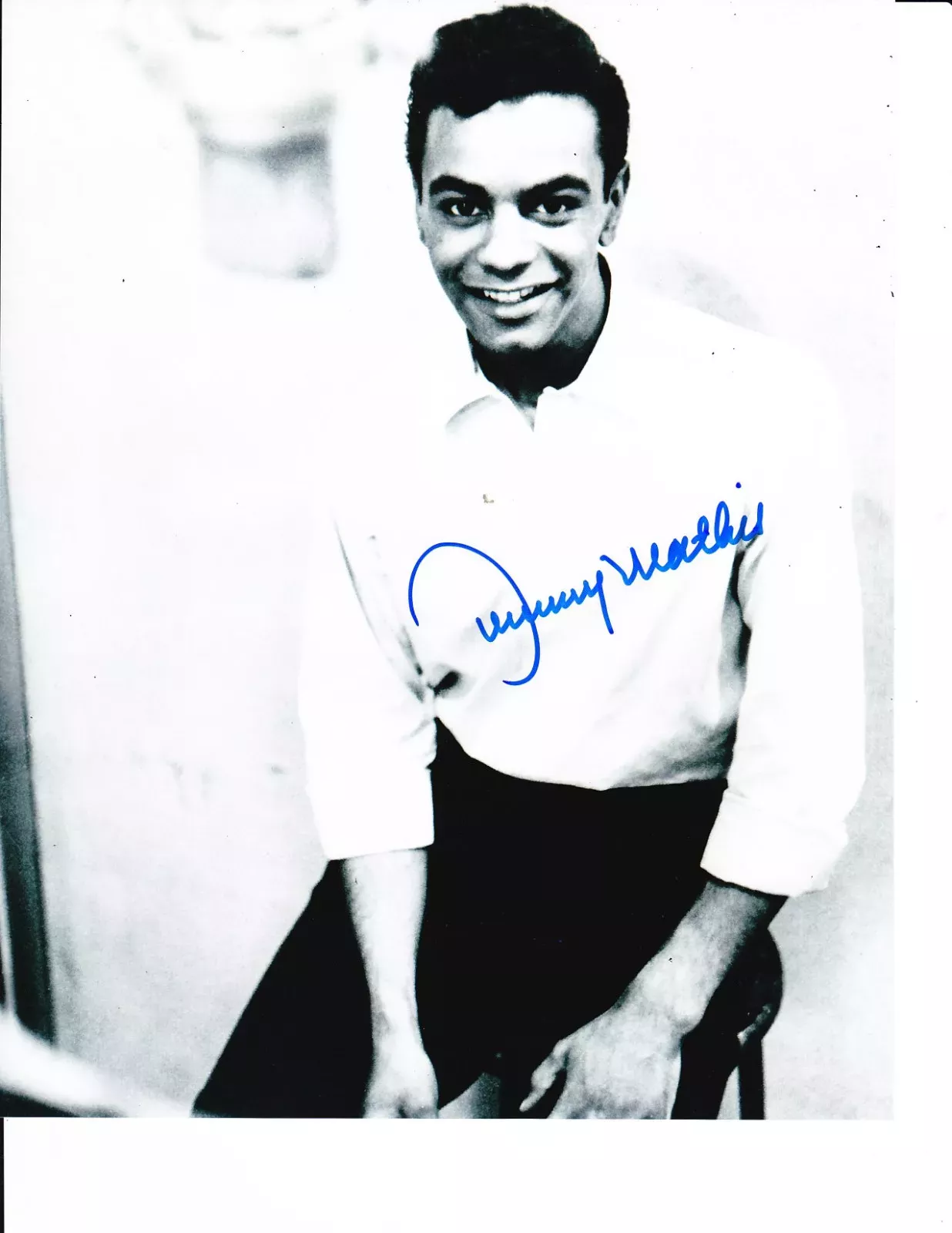 JOHNNY MATHIS SIGNED VINTAGE SEATED POSED BLACK AND WHITE 8X10 ...