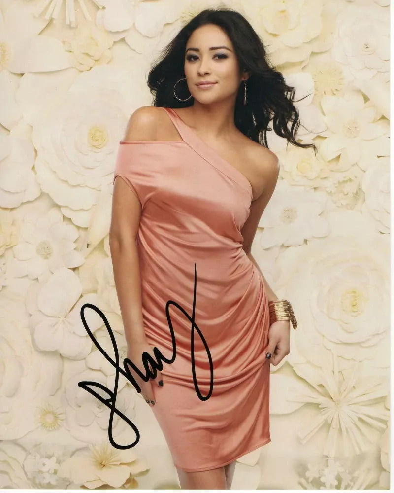 SHAY MITCHELL SIGNED AUTOGRAPHED 8X10 PHOTO EMILY FIELDS PRETTY LITTLE ...