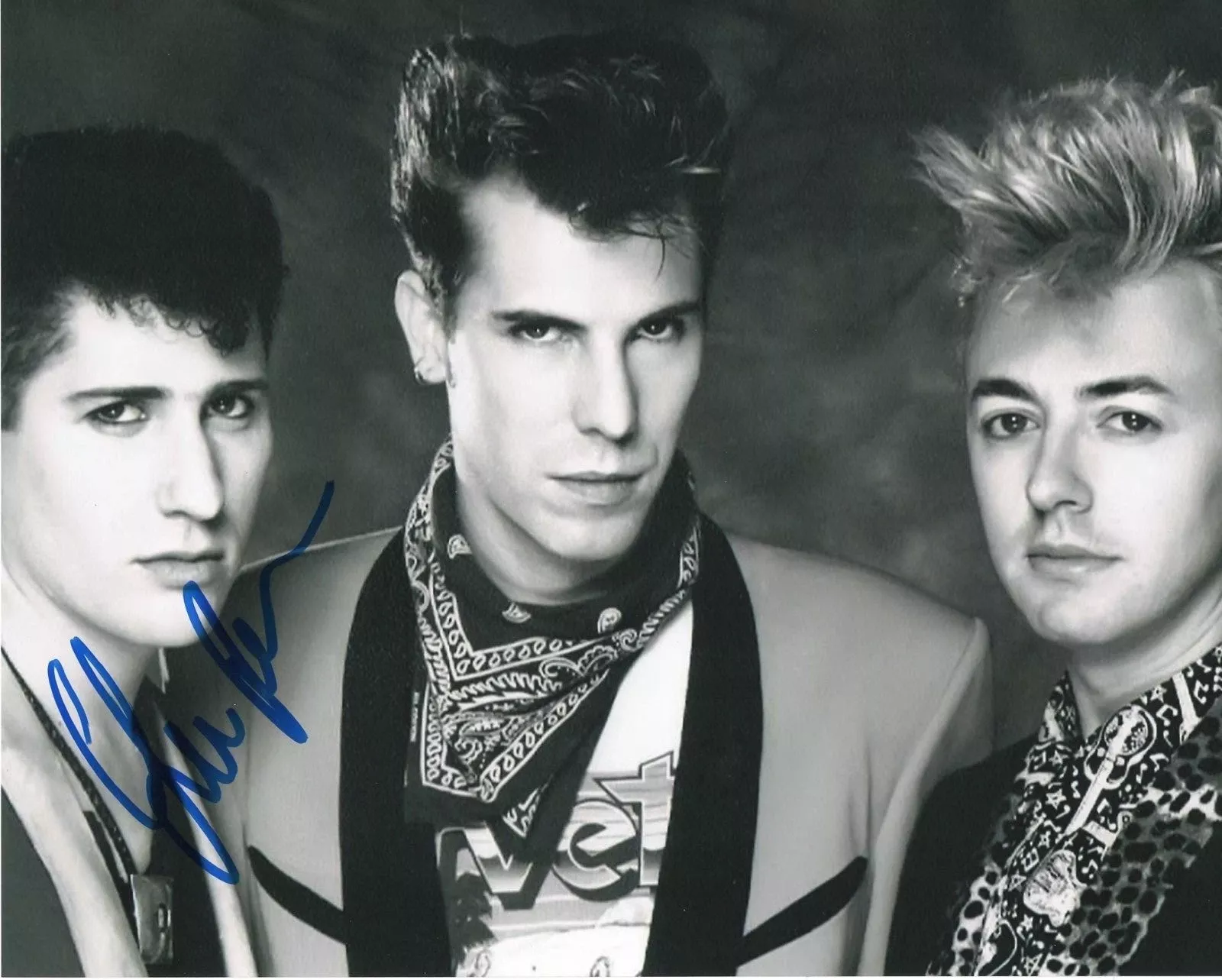 THE STRAY CATS LEE ROCKER SIGNED 8X10 Collectible Memorabilia | Autographia