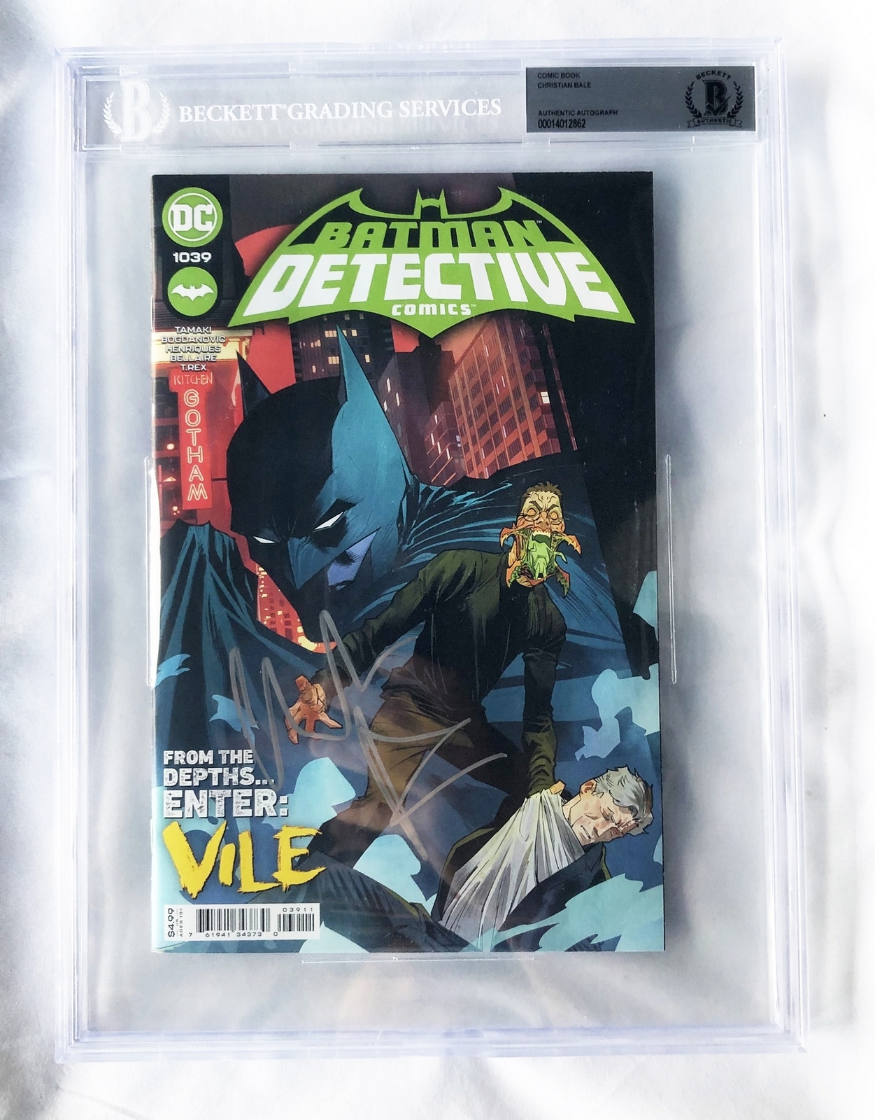 Christian Bale Signed Comic Book Beckett BAS DC Batman 9 COA | Autographia