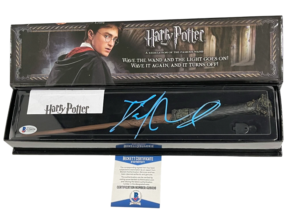 DANIEL RADCLIFFE SIGNED HARRY POTTER ILLUMINATING WAND AUTOGRAPH ...