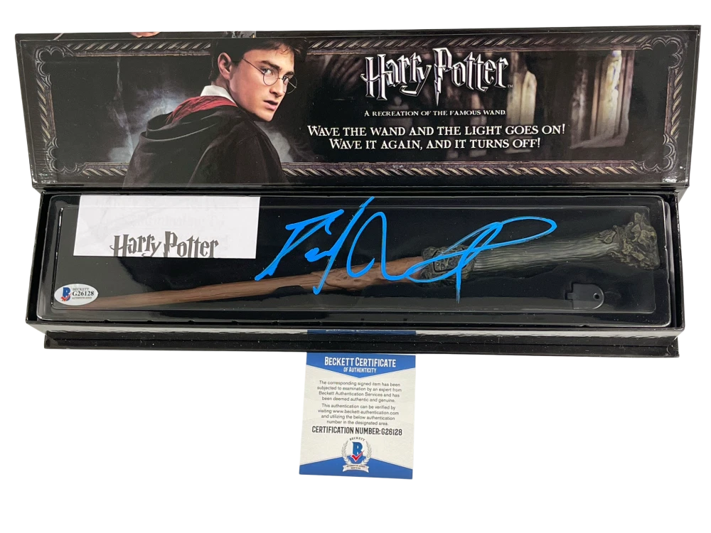 DANIEL RADCLIFFE SIGNED HARRY POTTER ILLUMINATING WAND AUTOGRAPH ...