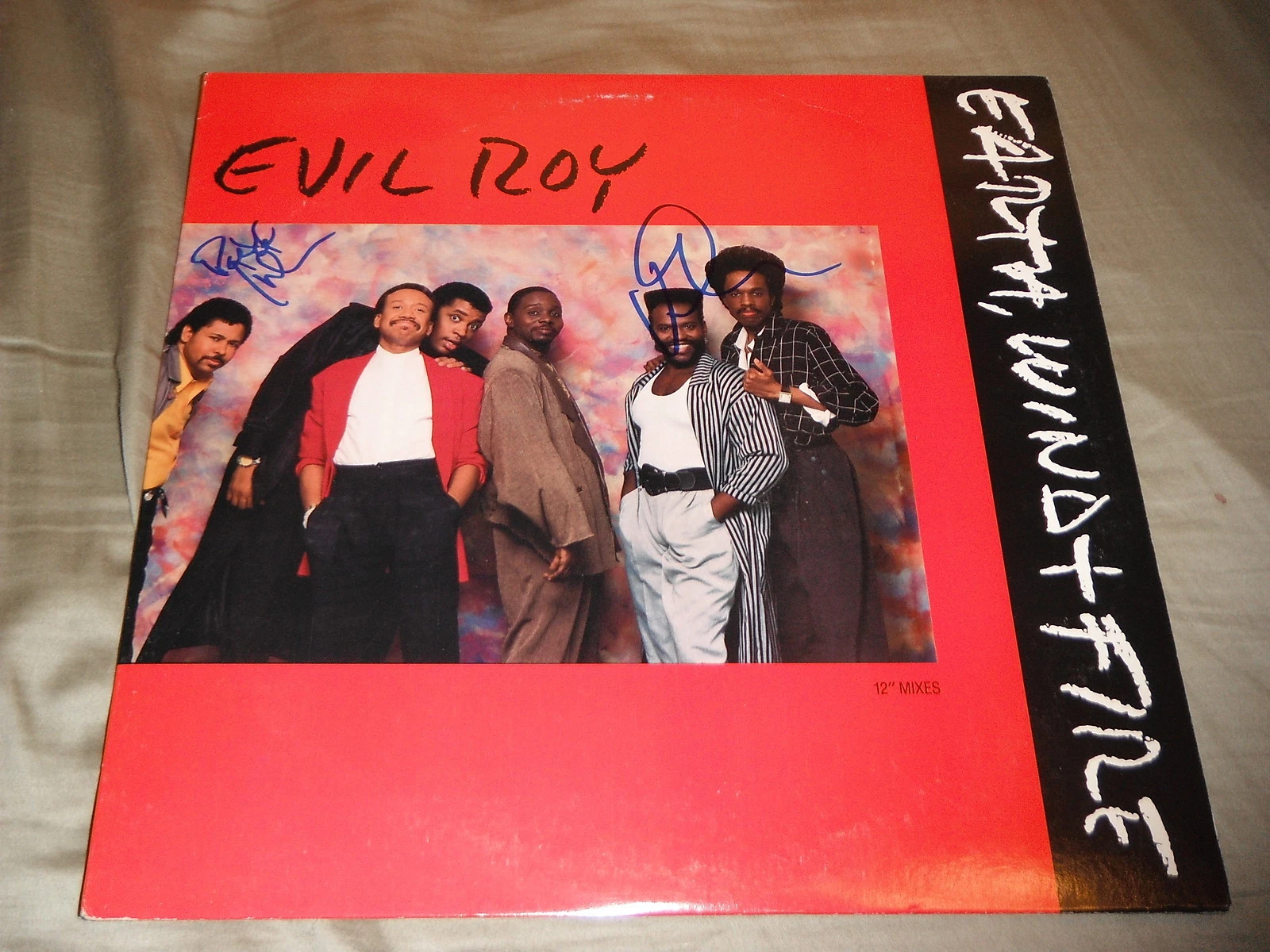 EARTH WIND & FIRE GROUP SIGNED EVIL ROY VINYL ALBUM | Autographia